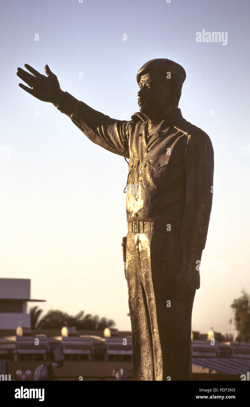 Saddam hussein statue hi-res stock photography and images - Alamy