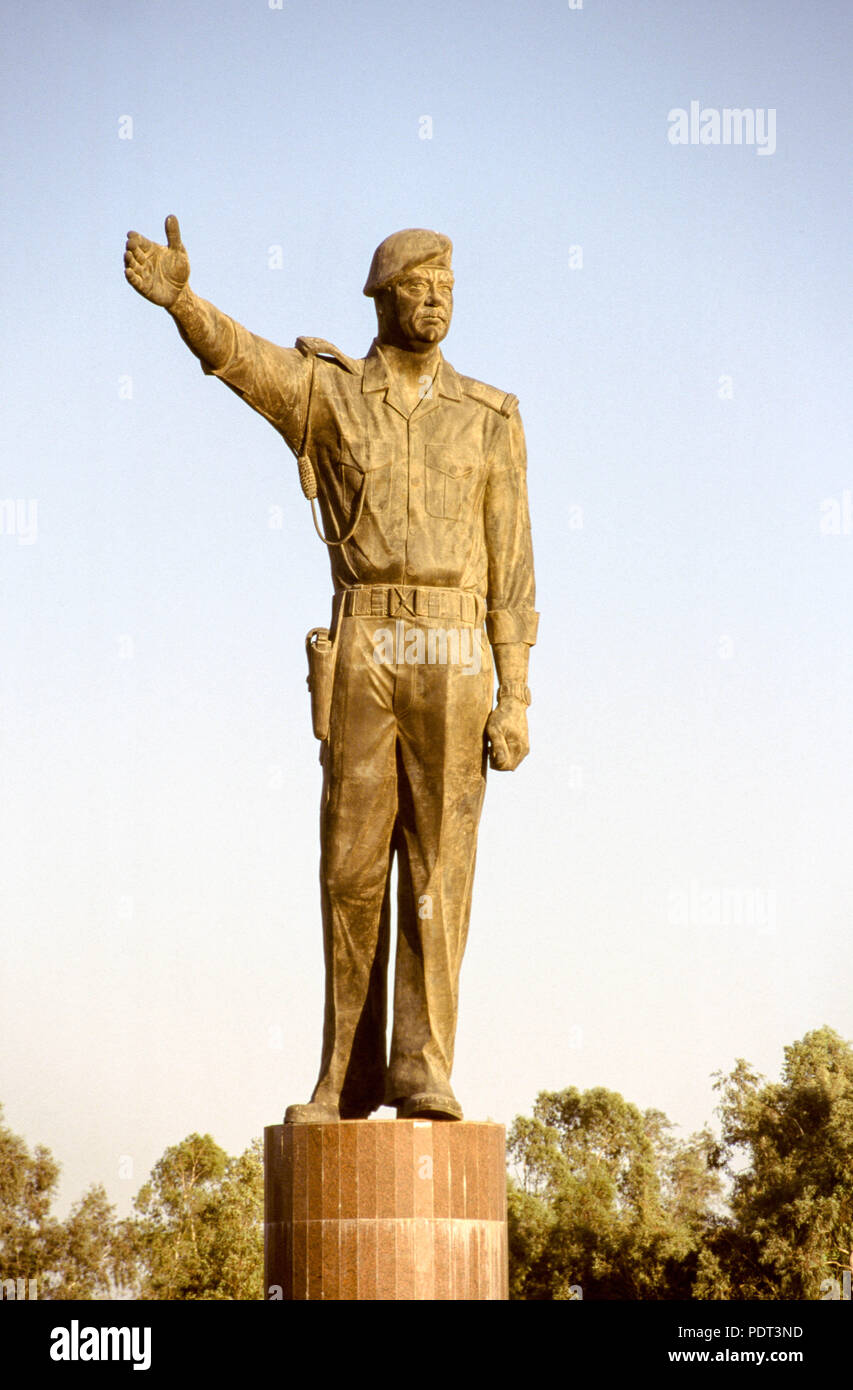 Saddam Hussein Statue Falling