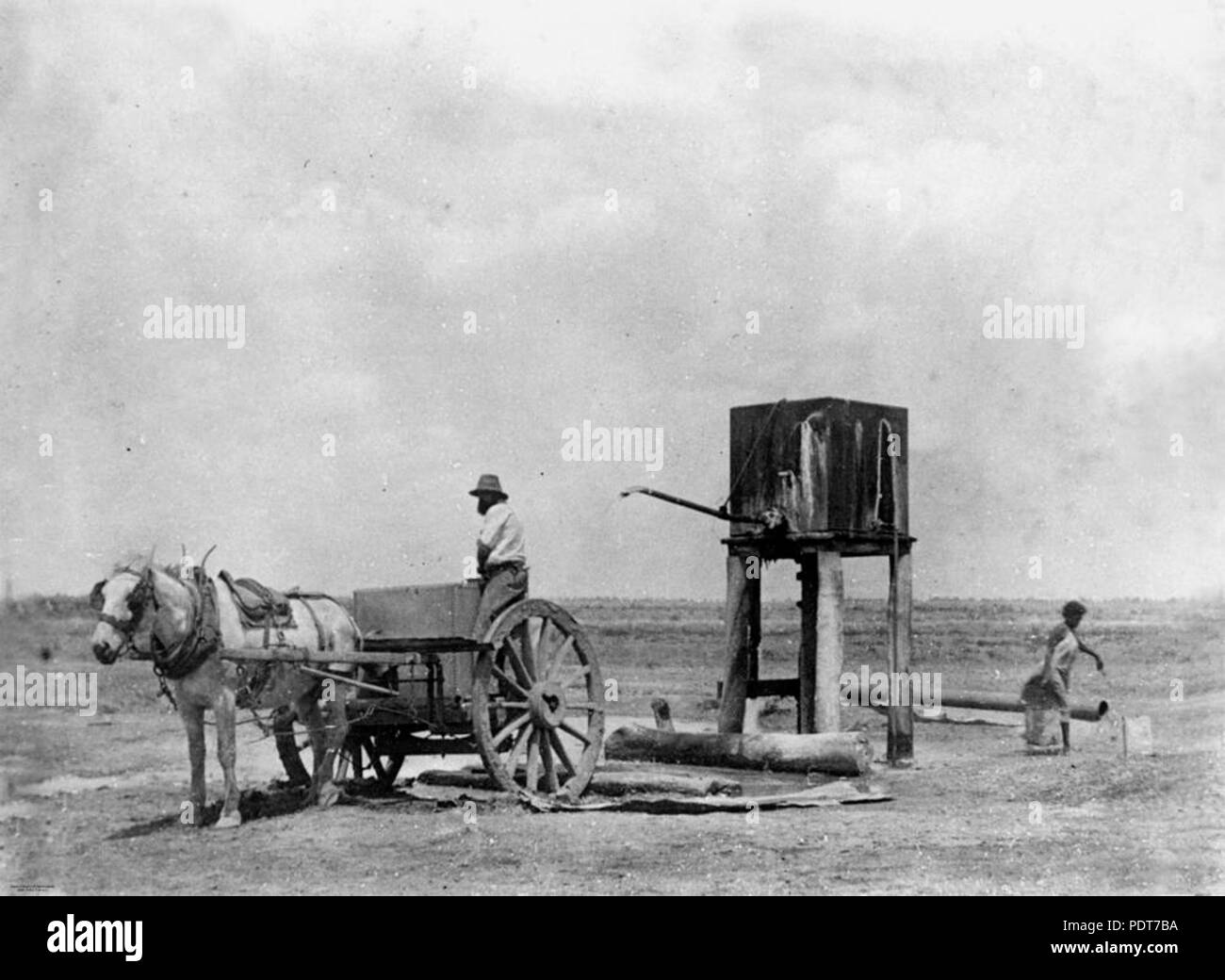 Vintage water tank hi-res stock photography and images - Alamy