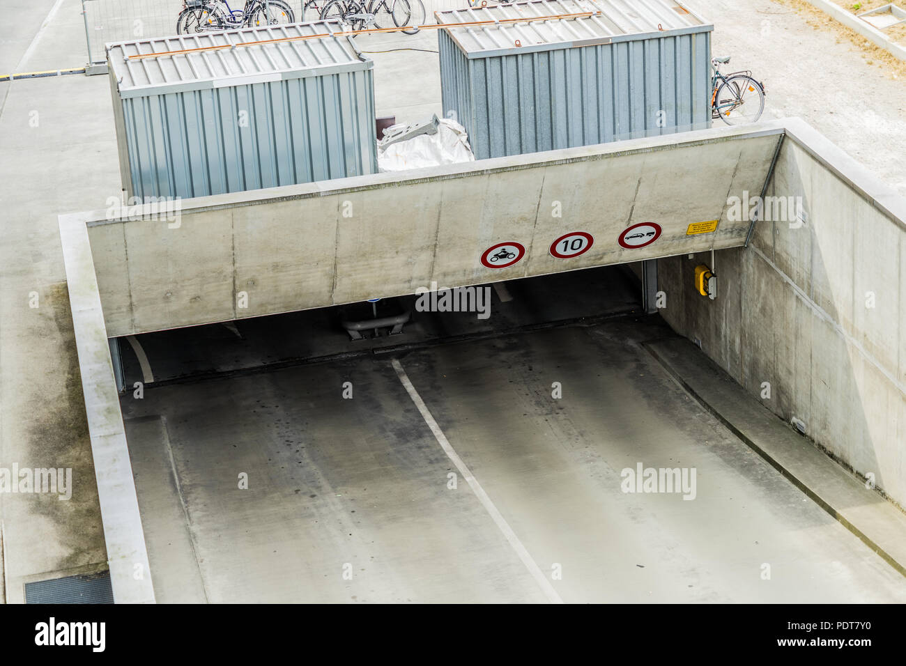 Entrance to basement garage hi-res stock photography and images - Alamy