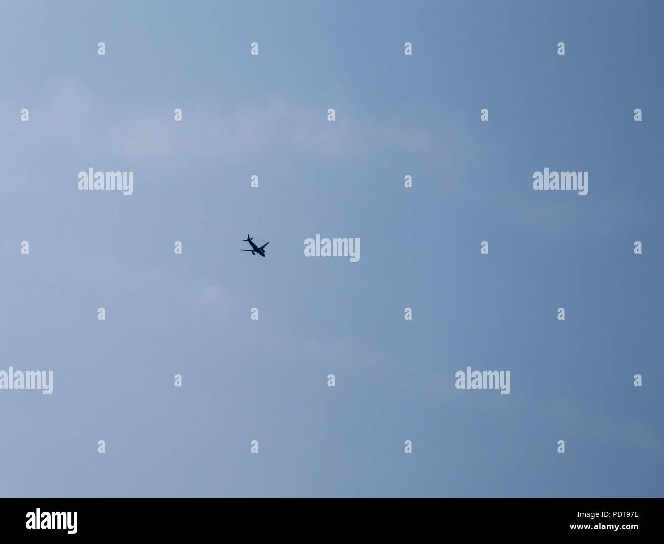 Flying from left to right hi-res stock photography and images - Alamy