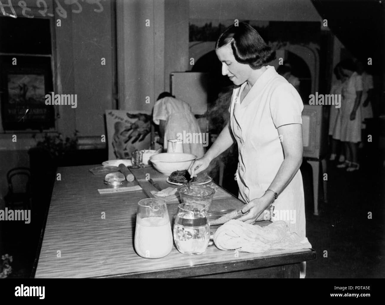 War cooking methods hi-res stock photography and images - Alamy