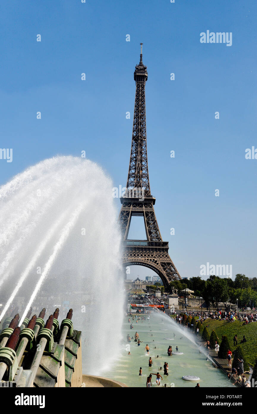 Heat wave in Paris - Trocadéro - Paris - France Stock Photo - Alamy