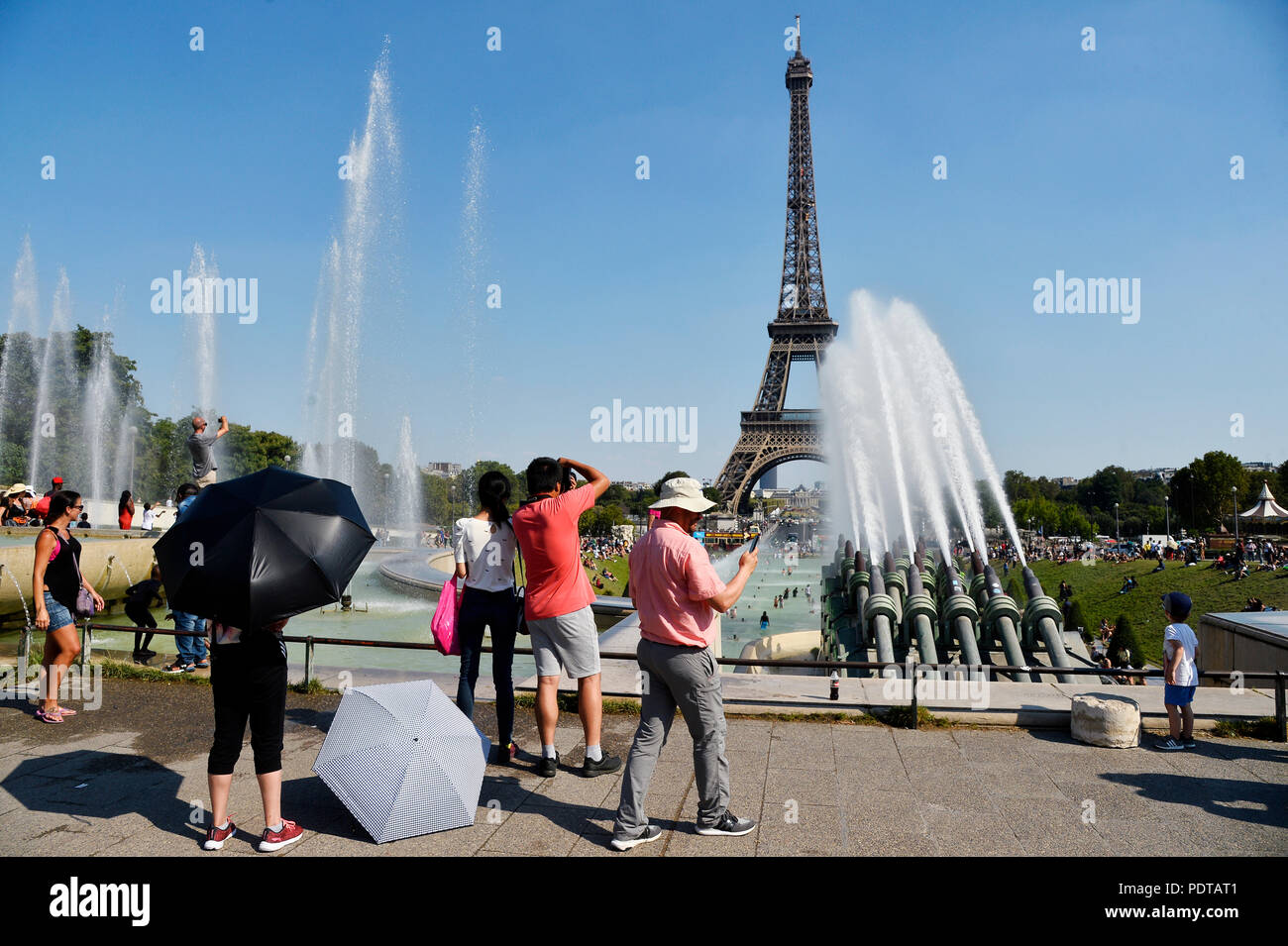 Heat wave in Paris - Trocadéro - Paris - France Stock Photo - Alamy