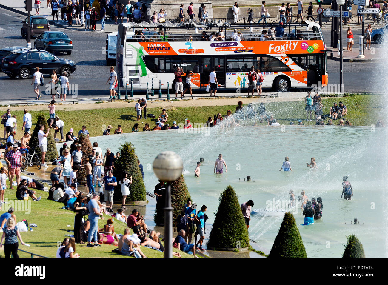 Heat wave in Paris - Trocadéro - Paris - France Stock Photo - Alamy