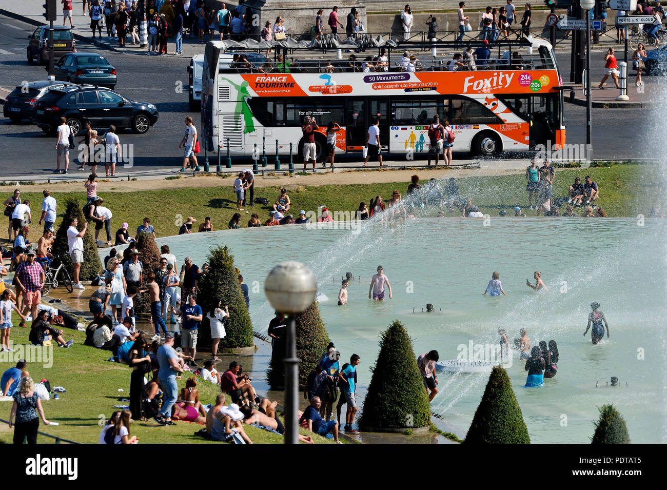 Heat wave in Paris - Trocadéro - Paris - France Stock Photo - Alamy