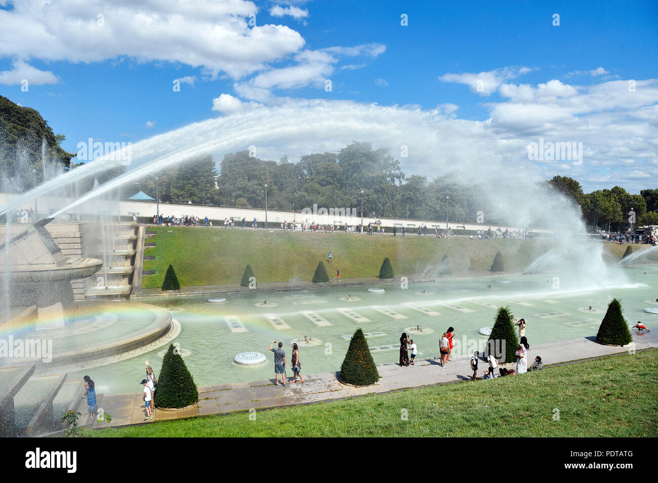 Heat wave in Paris - Trocadéro - Paris - France Stock Photo - Alamy