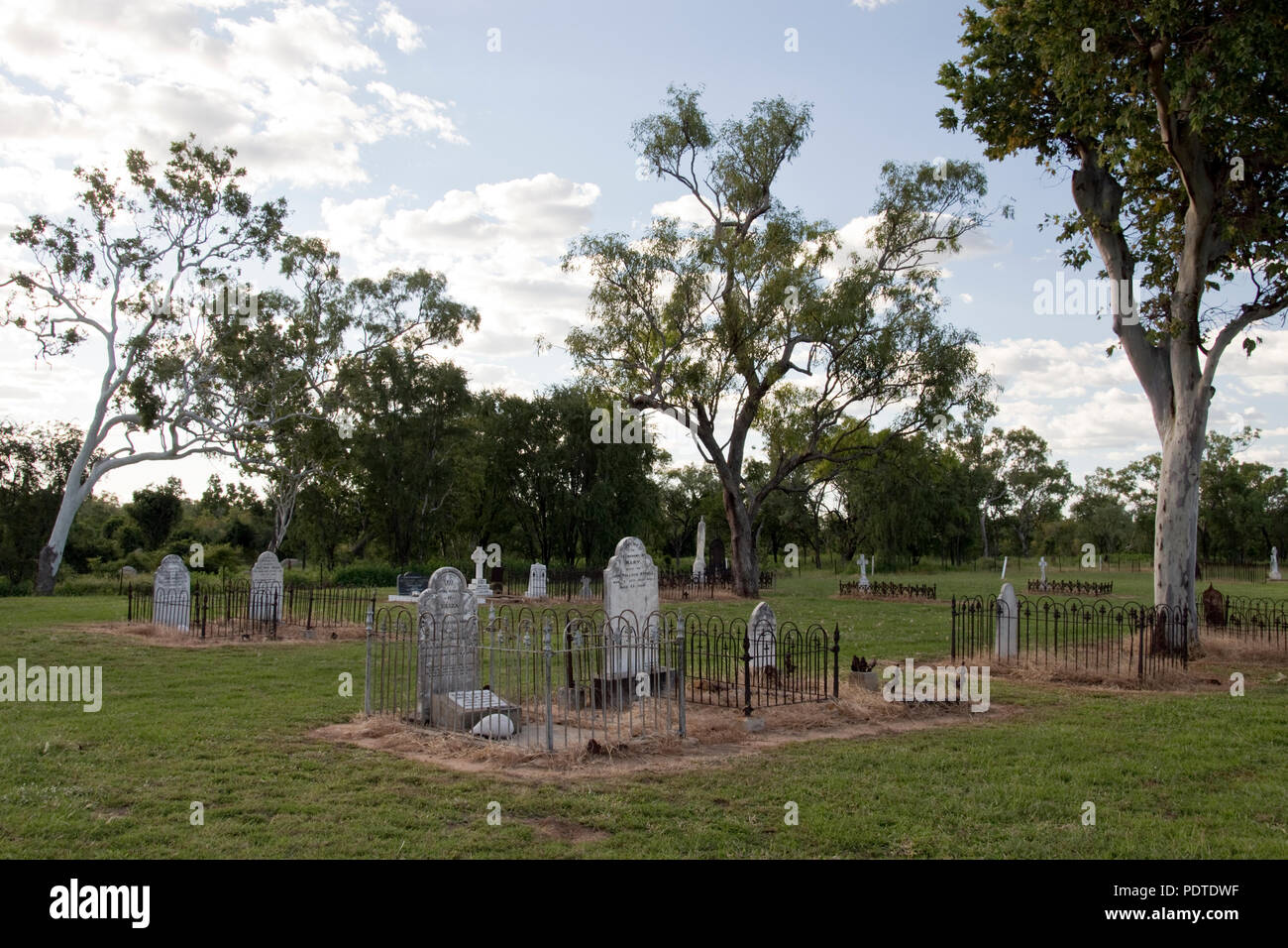 Cemetery outback australia hi-res stock photography and images - Alamy