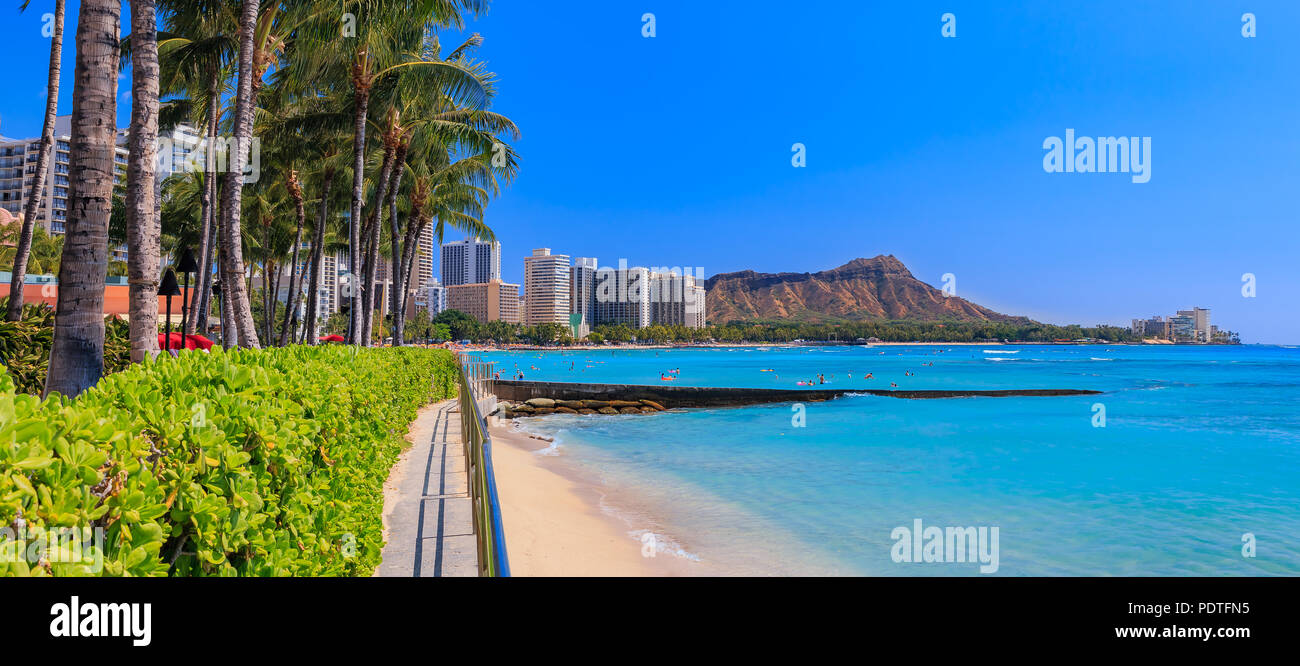 Panoramic view of Waikiki Beach and Diamond Head in Honolulu, Hawaii ...