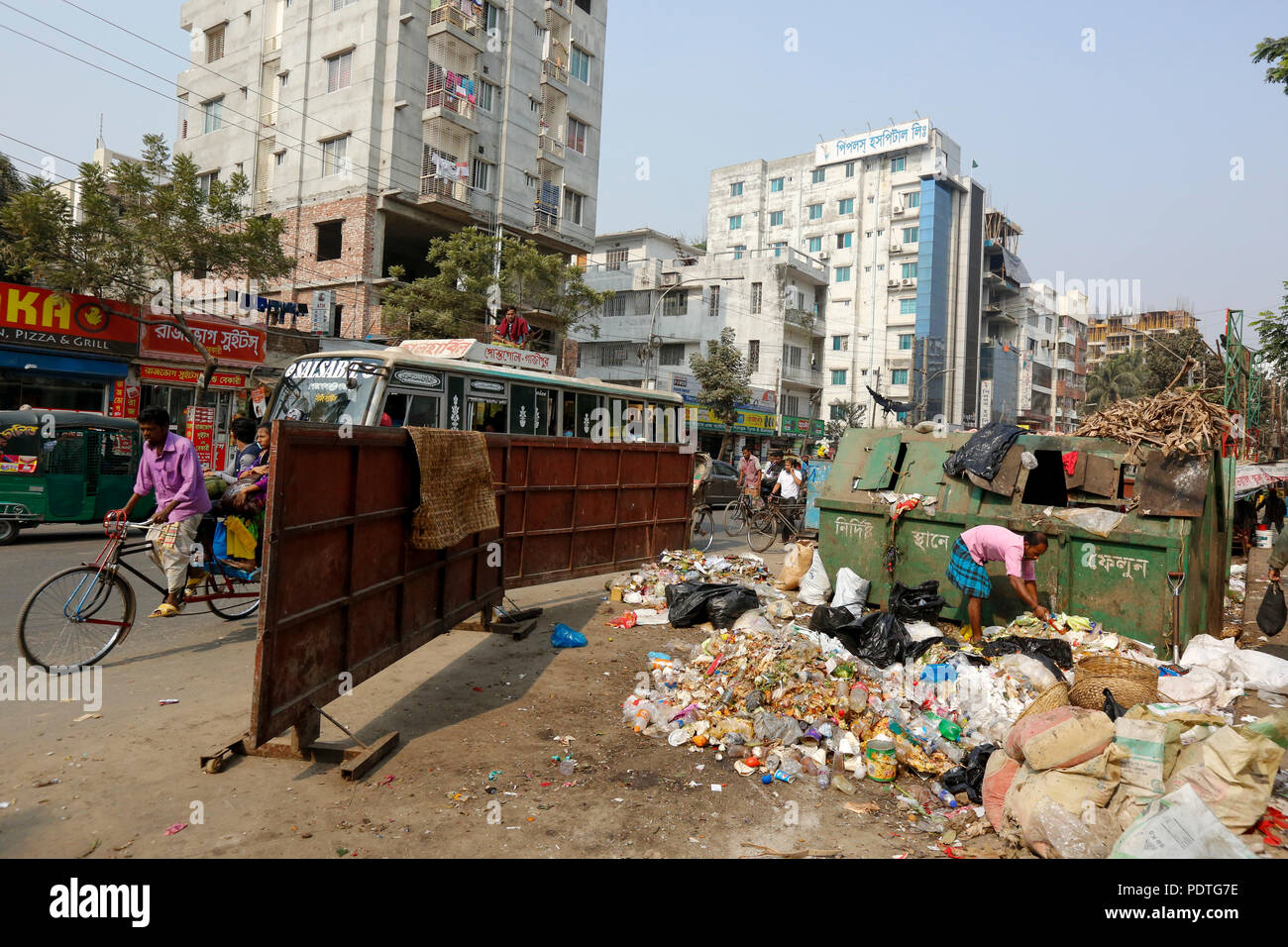 Bangladesh poverty garbage hi-res stock photography and images - Alamy
