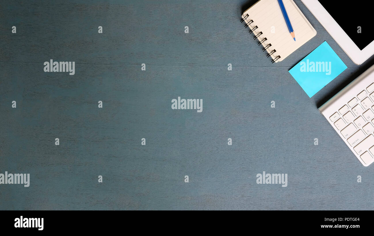 Office table Computer keyboard, tablet, pencil, sticky note and ...