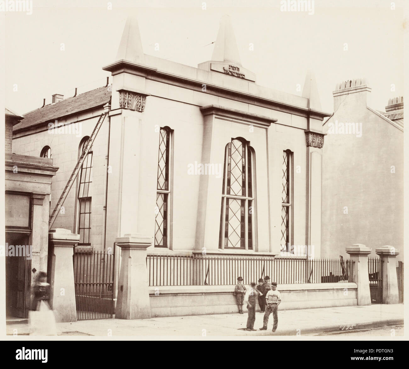 Early 1900s jewish community center hi-res stock photography and images ...