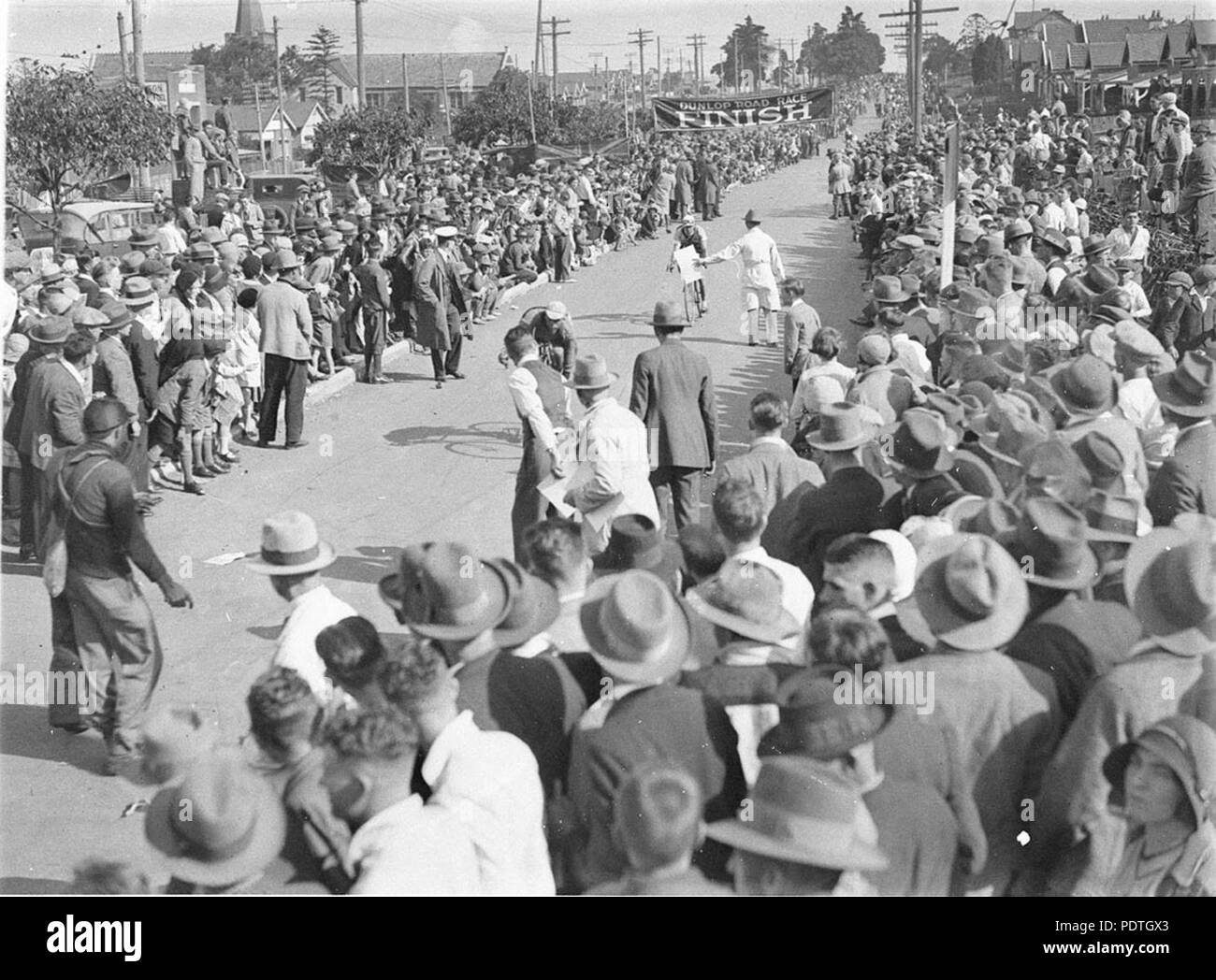 168 SLNSW 50726 Finish at Enfield Stock Photo - Alamy