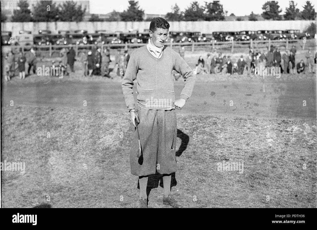 168 SLNSW 51162 Victorian golfer Harry Williams watched by big gallery ...