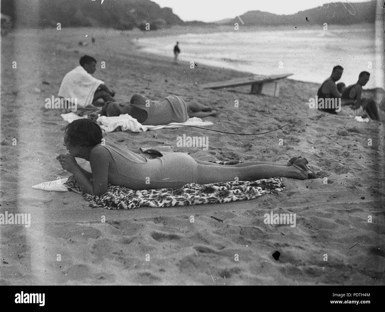 Socialites at hi-res stock photography and images - Alamy