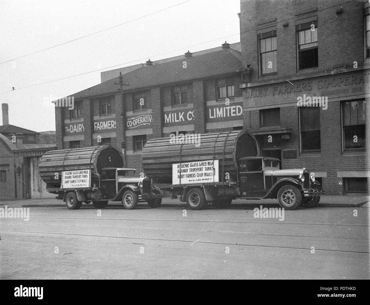 Milk tanks hi-res stock photography and images - Alamy