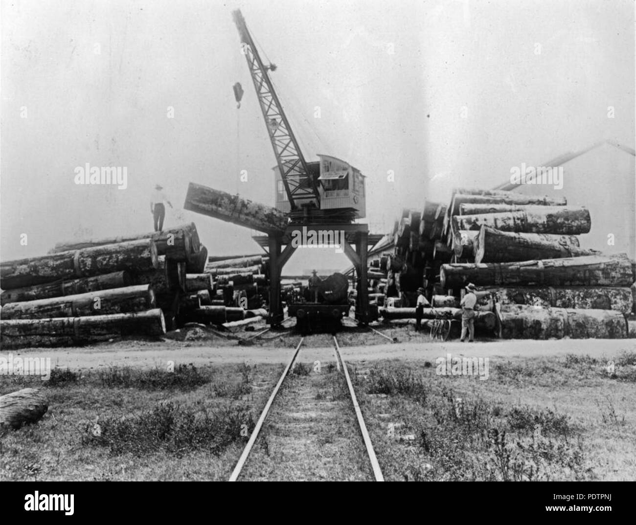 Working crane Black and White Stock Photos & Images - Alamy