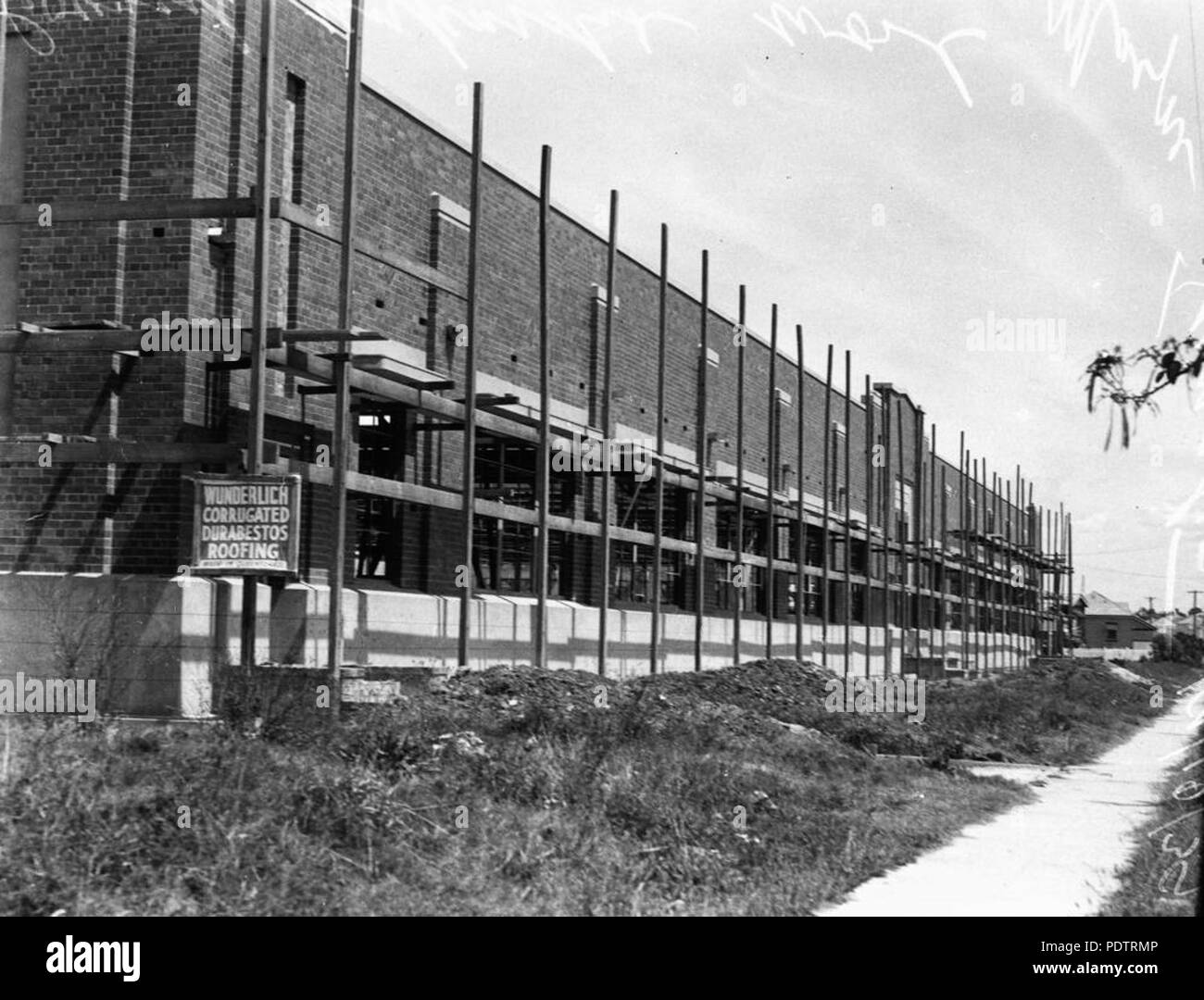 Construction of a building Black and White Stock Photos & Images - Alamy