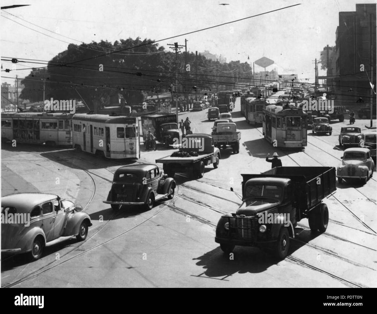 204 StateLibQld 1 109092 Traffic congestion at the corner of Ann ...