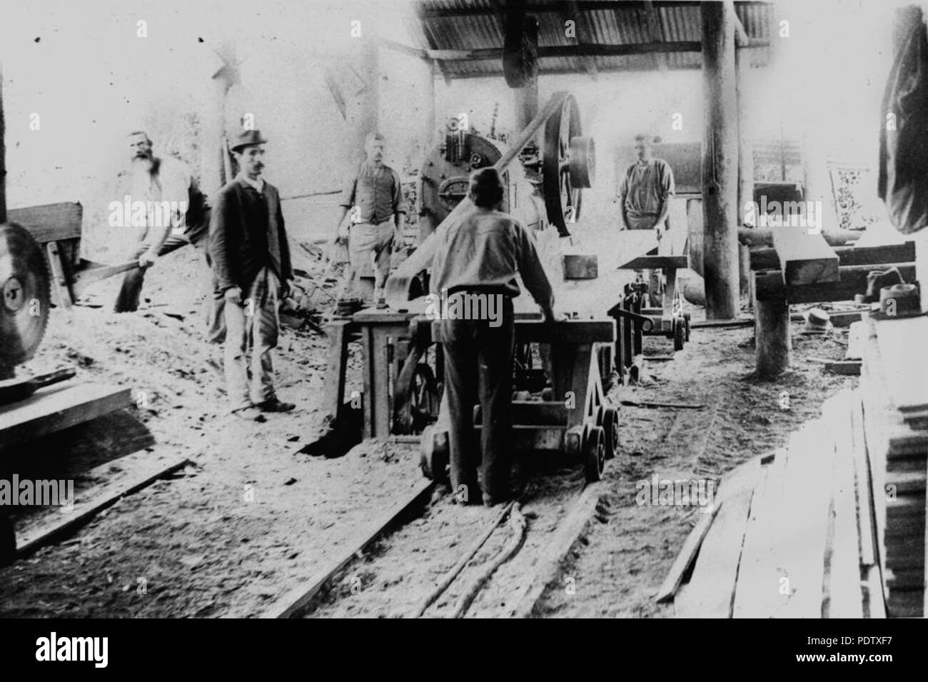 Sawmill operation hi-res stock photography and images - Alamy