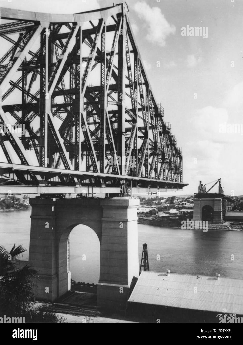 216 StateLibQld 1 129579 Construction of the Story Bridge, Brisbane ...