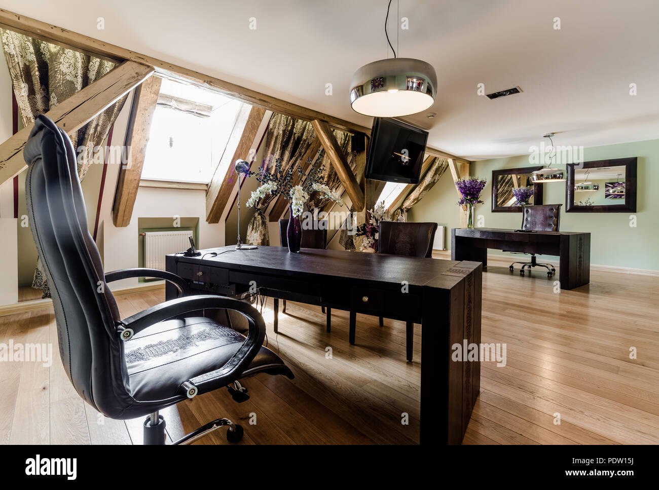 Empty private office hi-res stock photography and images - Alamy