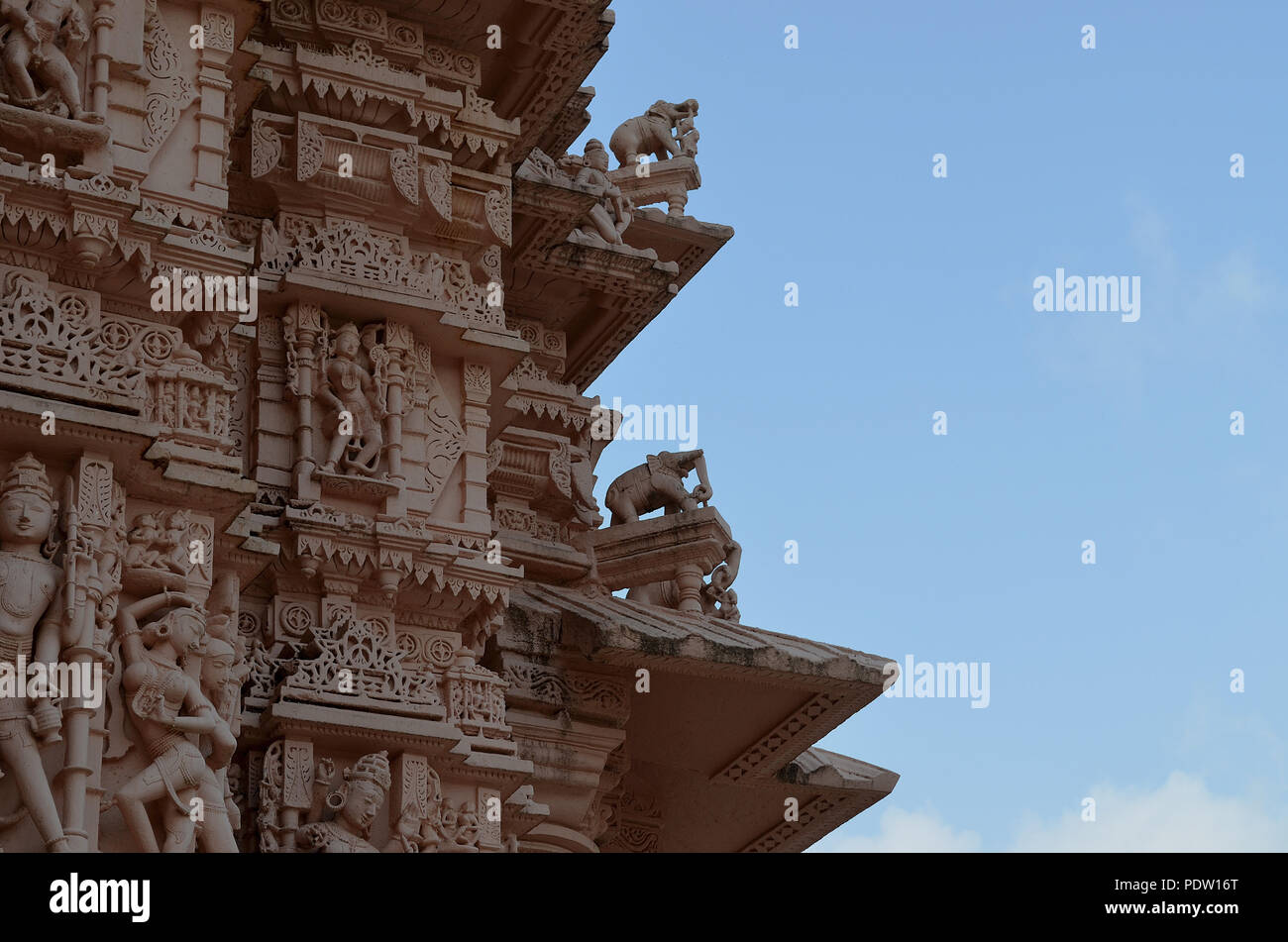 pillared walls of a ruined hindu temple Stock Photo - Alamy