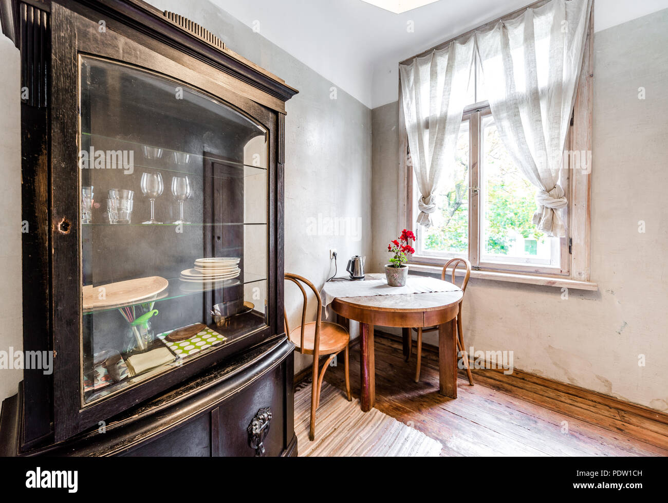 Rustic room wooden furniture hi-res stock photography and images - Alamy