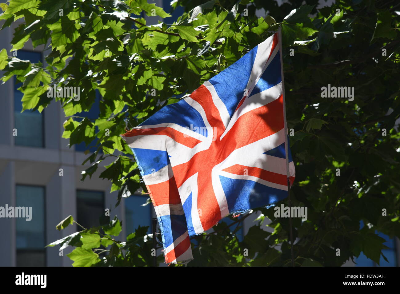Sunlight on union jack hi-res stock photography and images - Alamy