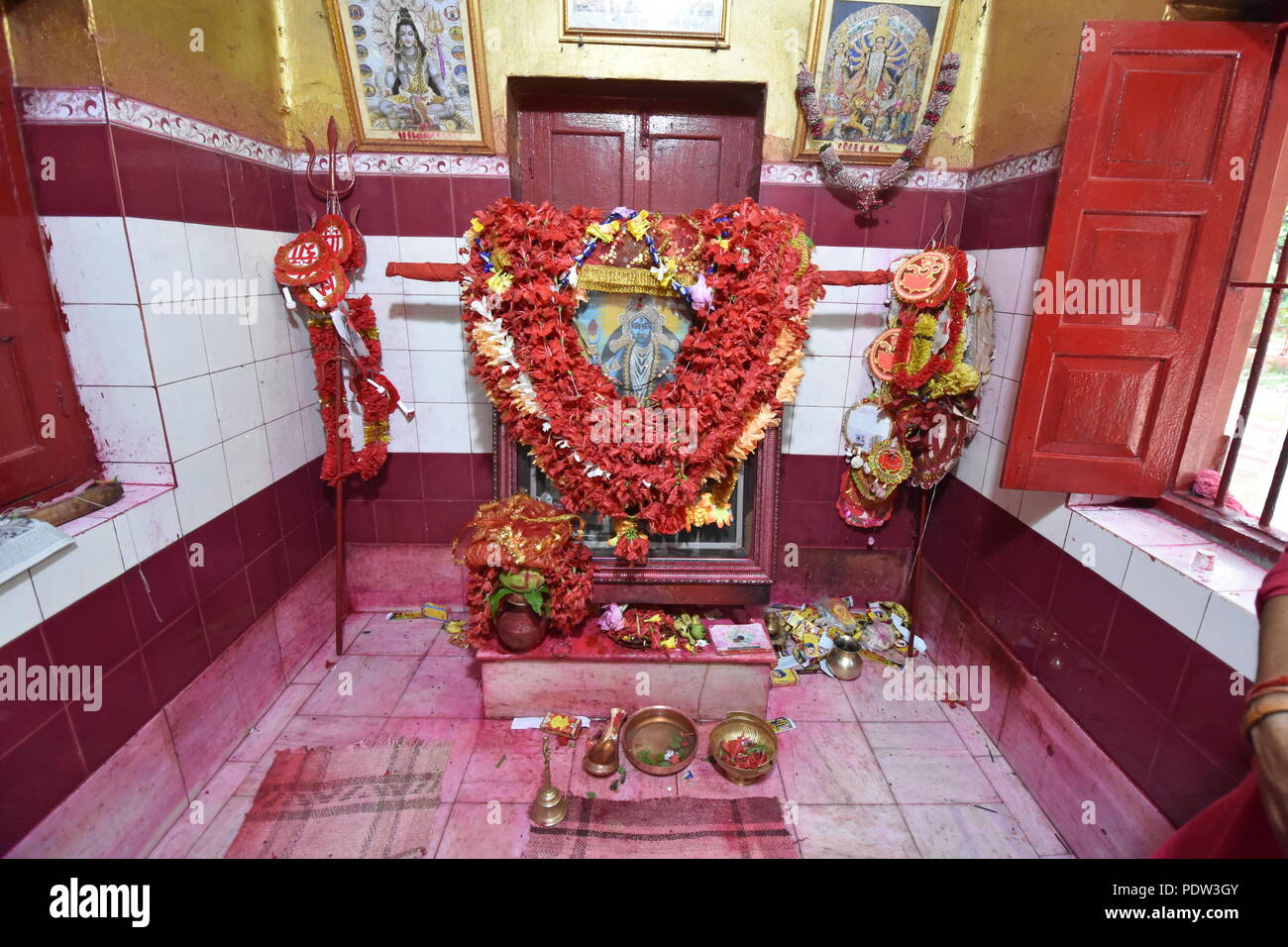Image of Kali in Kankalitala mandir sanctum near Prantik railway ... Image of Kali in Kankalitala mandir sanctum near Prantik railway ...