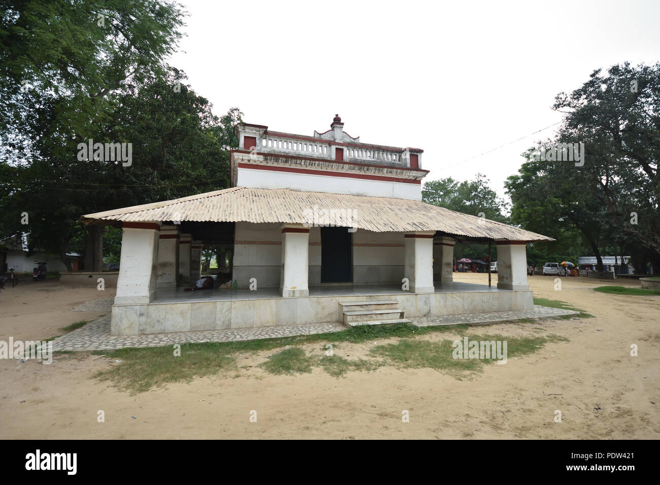Shiva mandir at the Kankalitala mandir complex near Prantik railway ...
