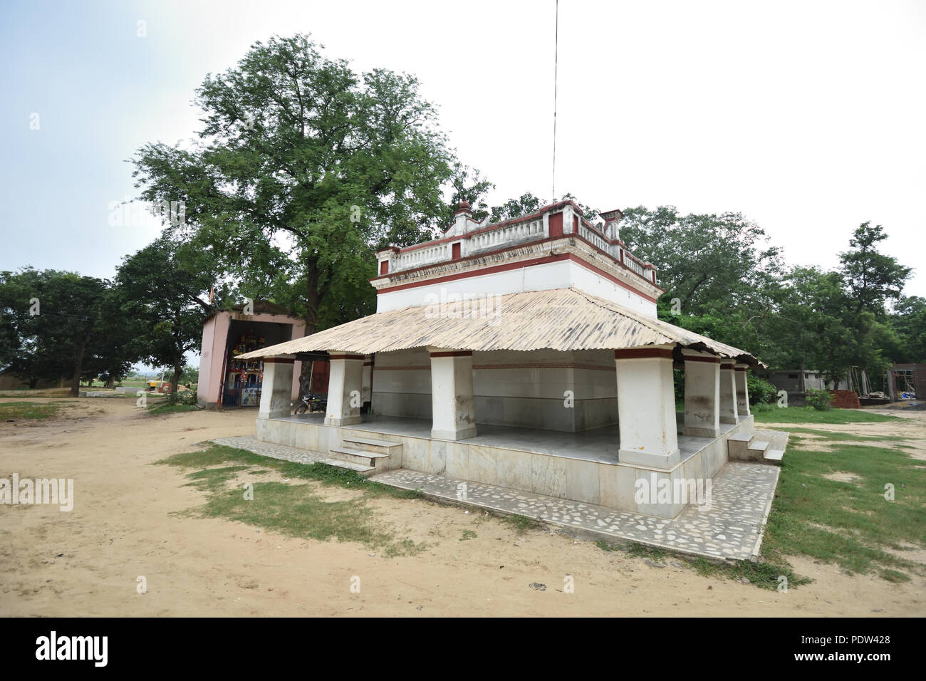 Shiva mandir at the Kankalitala mandir complex near Prantik railway ...