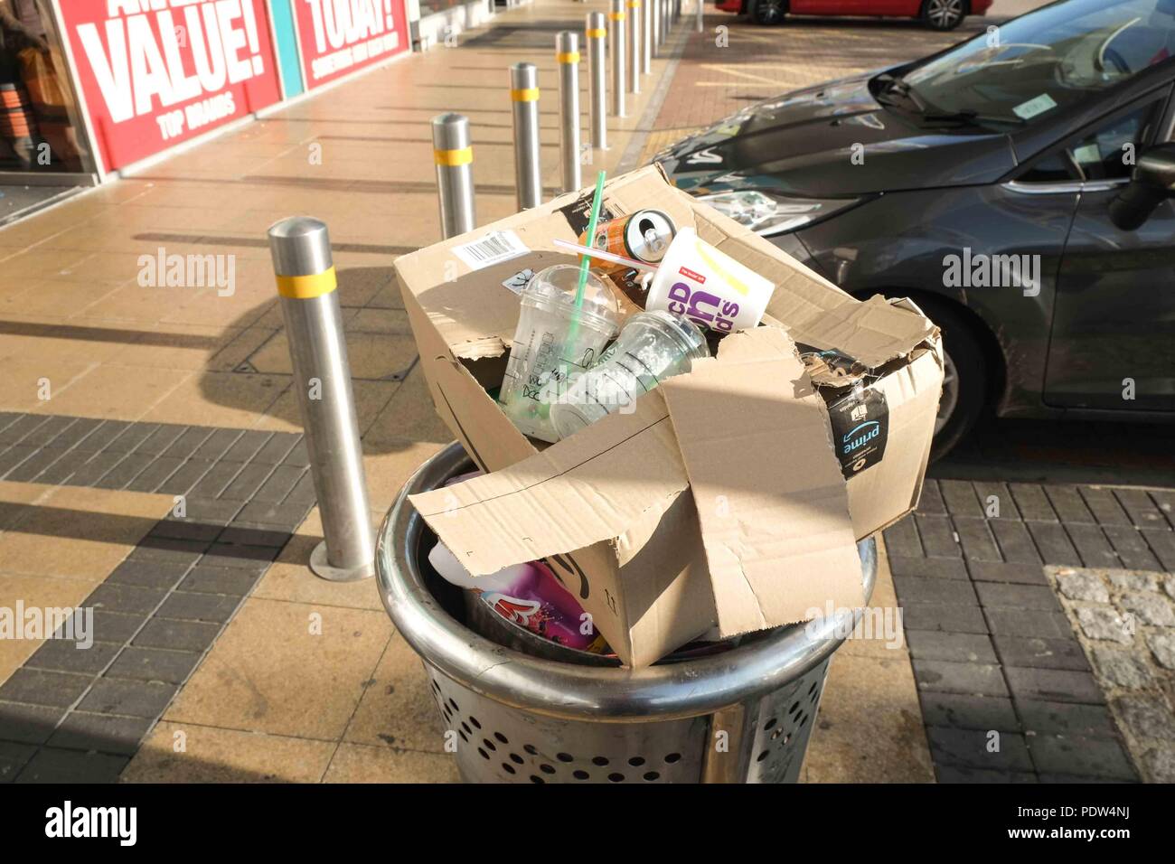 Litter bin over flowing hi-res stock photography and images - Alamy