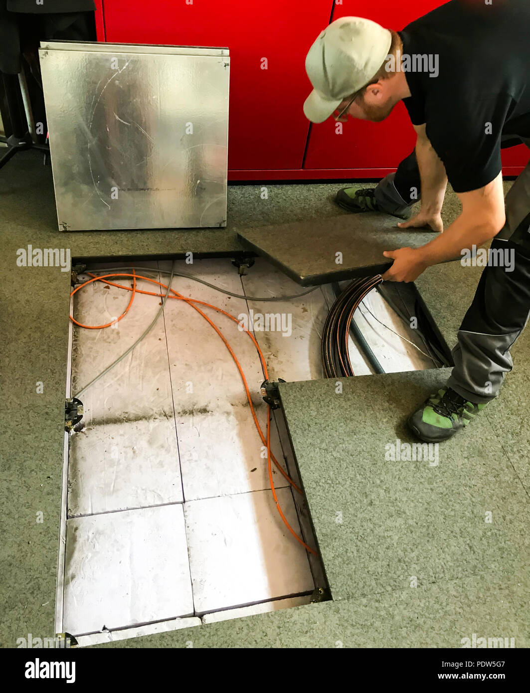Man working on electrical wire hi-res stock photography and images - Alamy