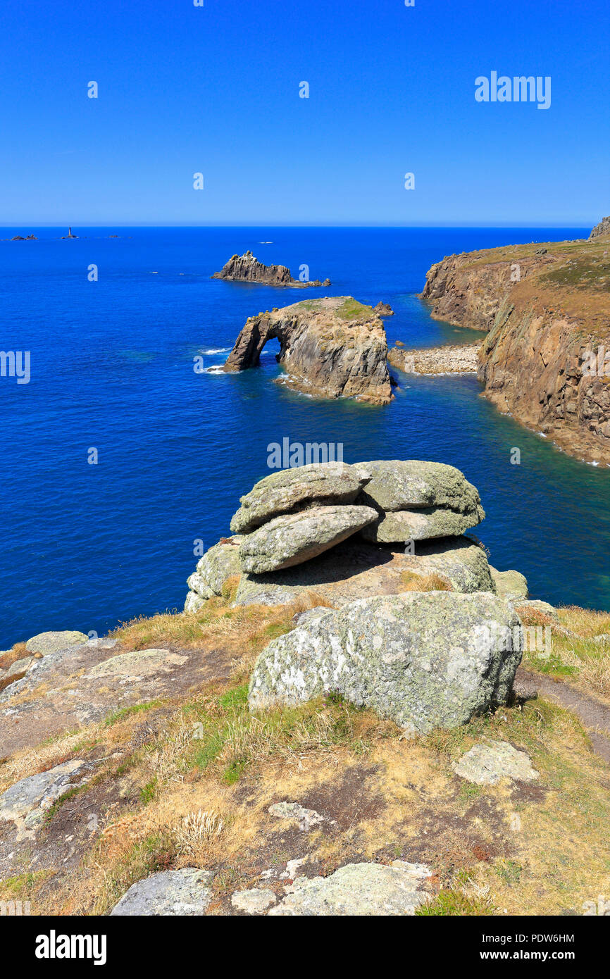 Sea stack sea arch hi-res stock photography and images - Alamy