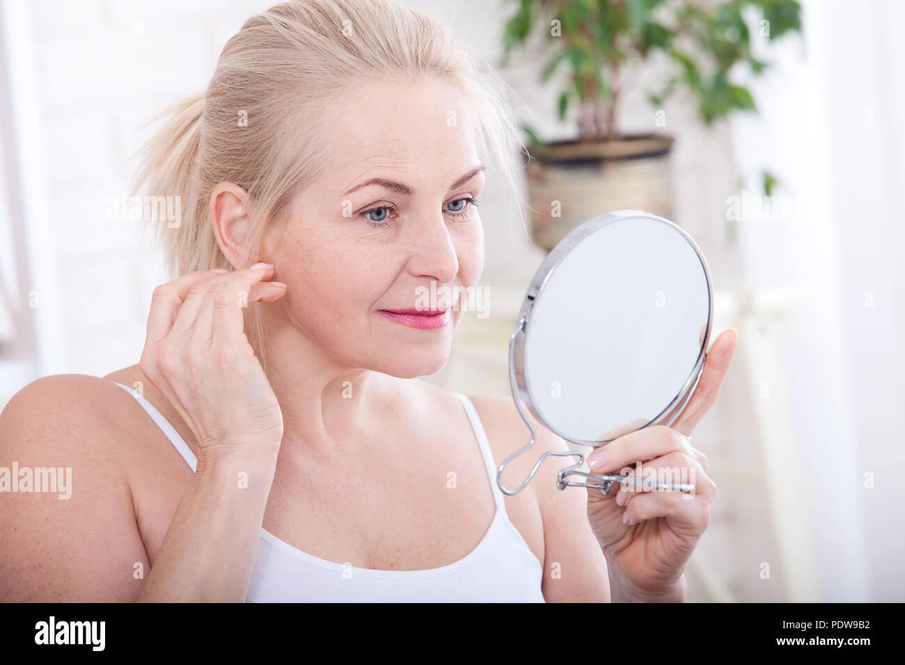 Woman 40 face cream hi-res stock photography and images - Alamy