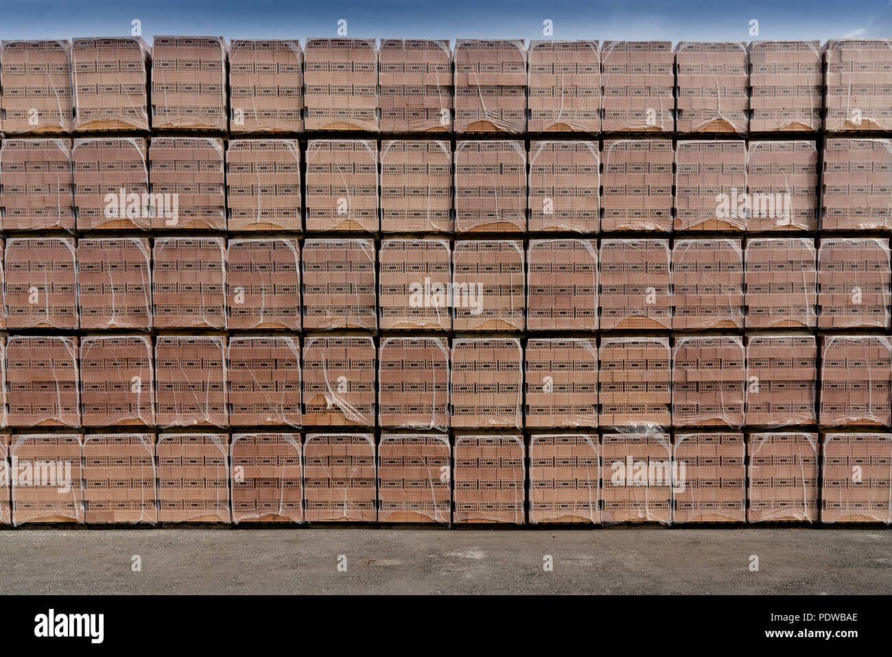 Load Of Bricks Stock Photos & Load Of Bricks Stock Images - Alamy