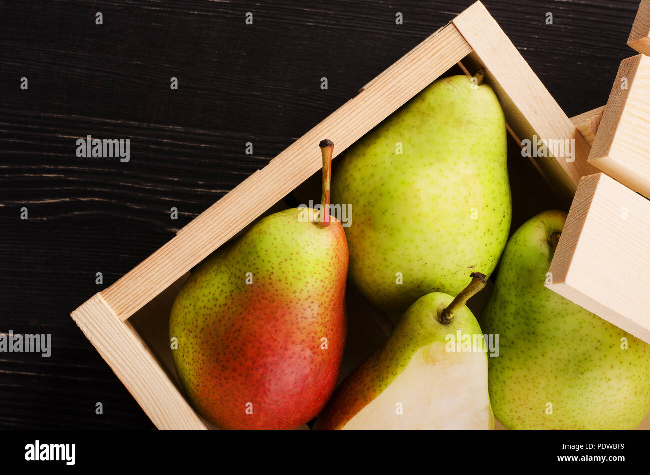 Pears in box table box container hi-res stock photography and images ...