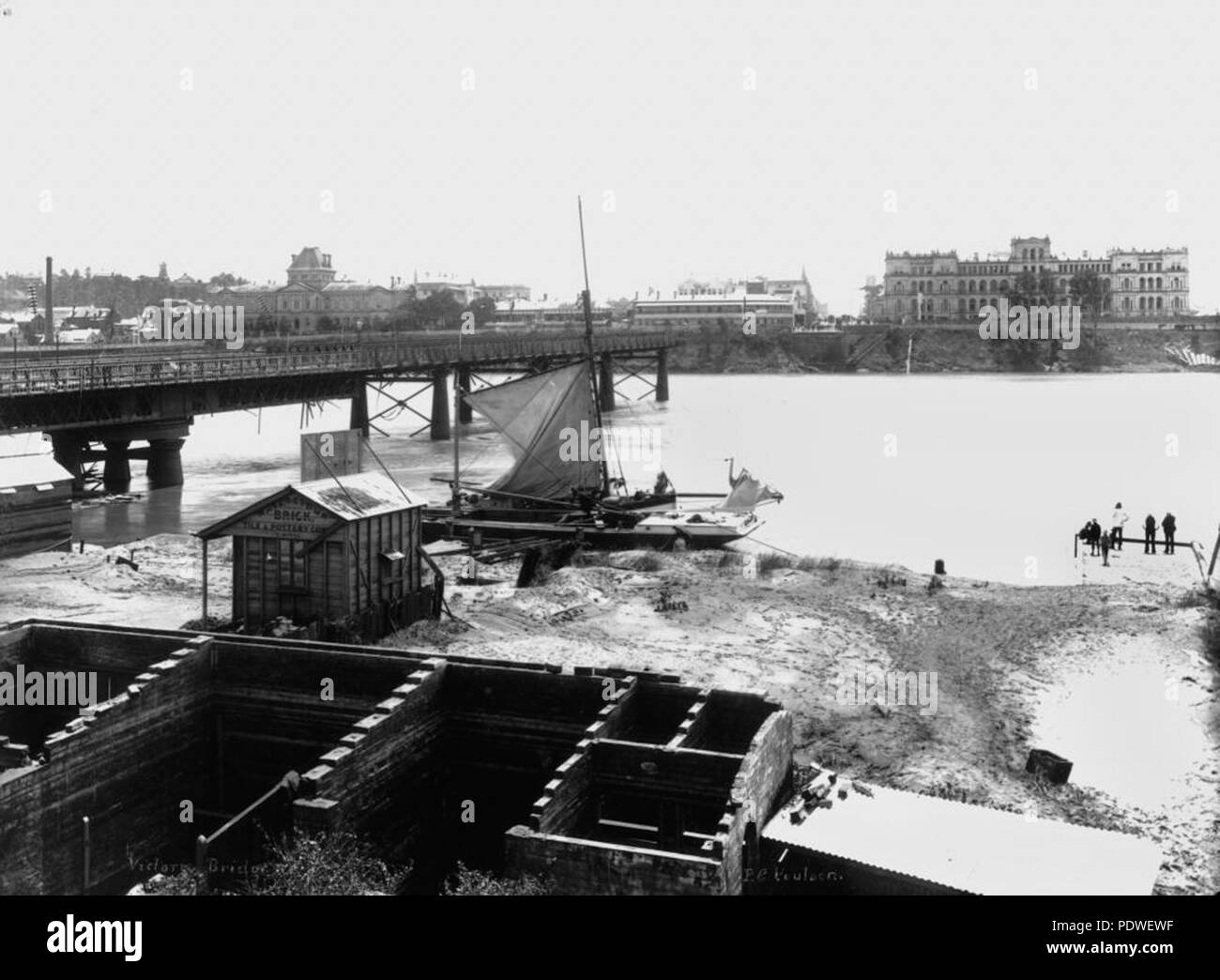 221 StateLibQld 1 138043 Victoria Bridge after the 1893 flood Stock ...