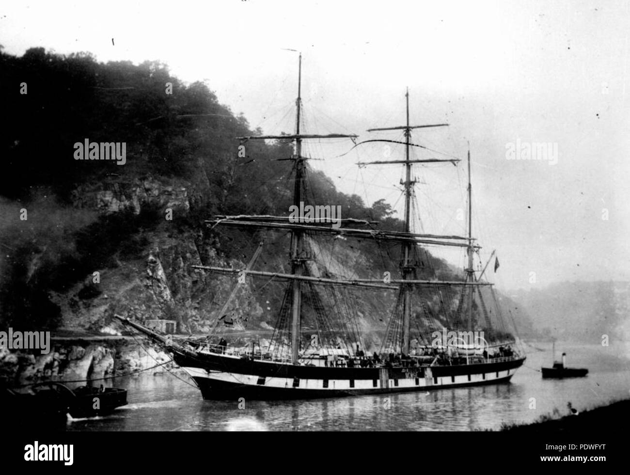 Ship crew activities hi-res stock photography and images - Alamy