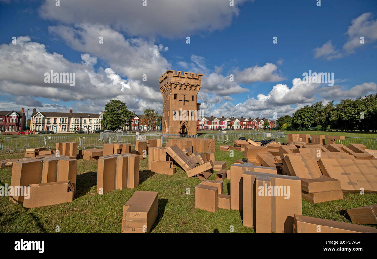 Cardboard castles hi-res stock photography and images - Alamy