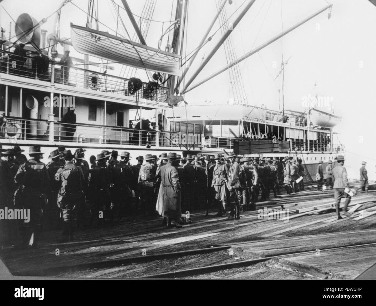 Omrah ship hi-res stock photography and images - Alamy