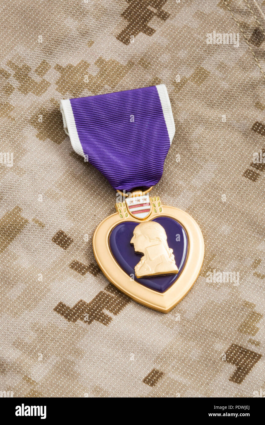 Purple heart medal ceremony hi-res stock photography and images - Alamy
