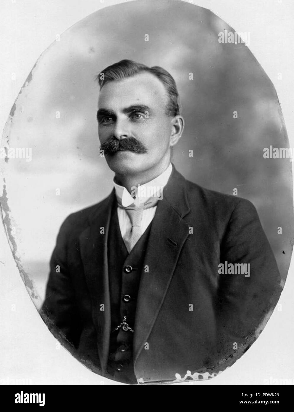 250 StateLibQld 1 203312 Henry Moore Stock Photo - Alamy