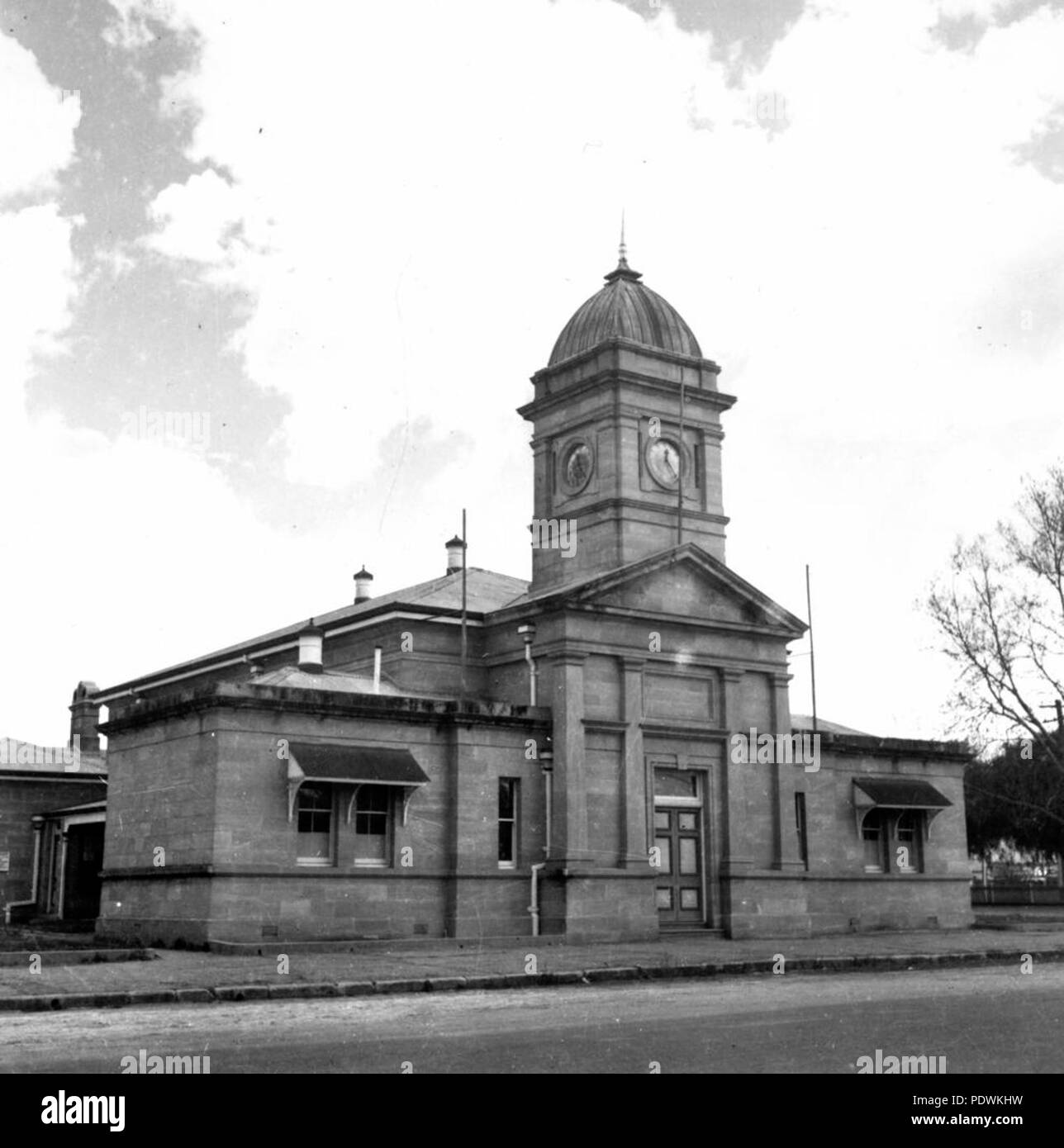 Warwick court hi-res stock photography and images - Alamy