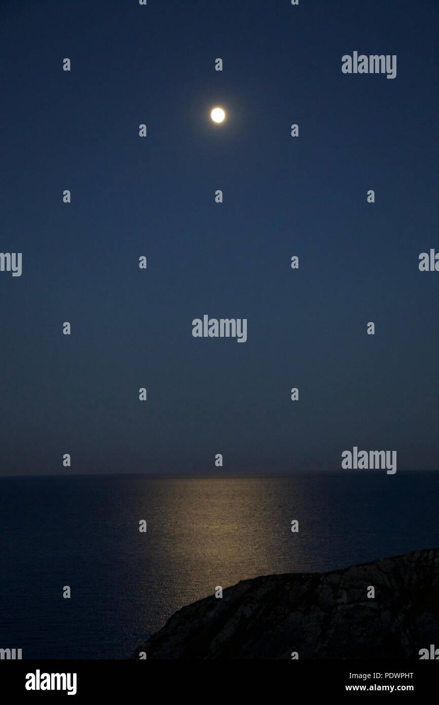 Moonlit seascape hi-res stock photography and images - Alamy
