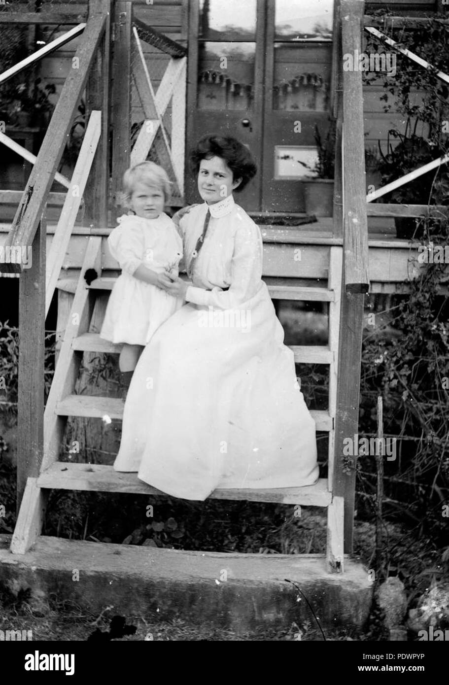 Child portrait 1900s hi-res stock photography and images - Alamy