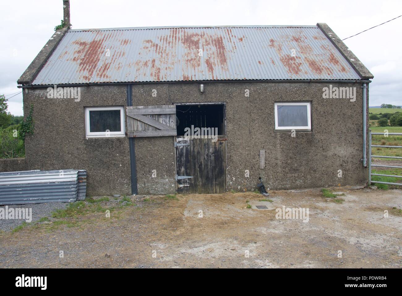 Stable building hi-res stock photography and images - Alamy