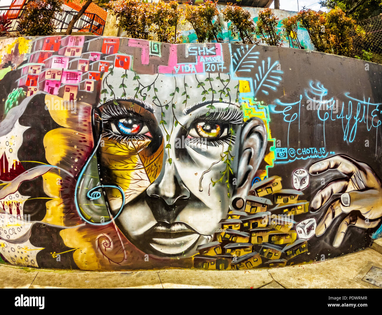 Medellín street art hi-res stock photography and images - Alamy