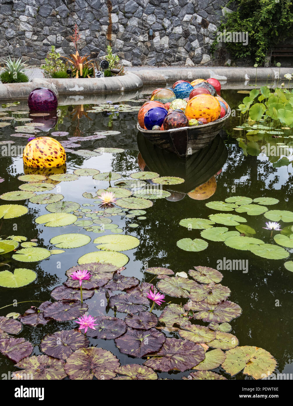 Dale chihuly glass boat hi-res stock photography and images - Alamy